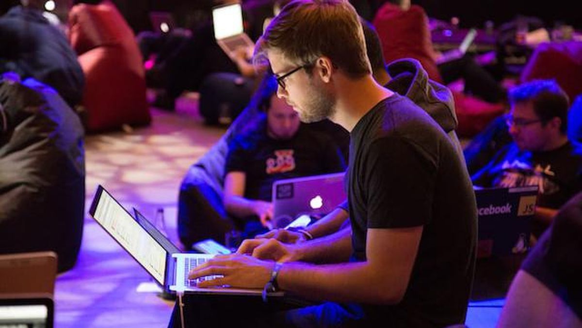 Bagian dari Sistem Komputer yang Berperan sebagai Pengguna